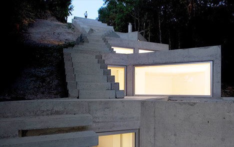 modern-buried-concrete-house | Dornob