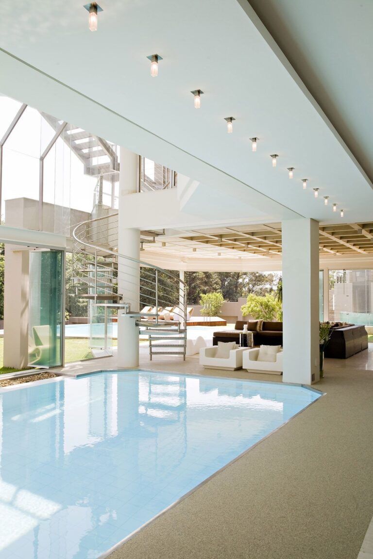 Glam Glass House is a Monumental Luxury Retreat | Designs & Ideas on Dornob
