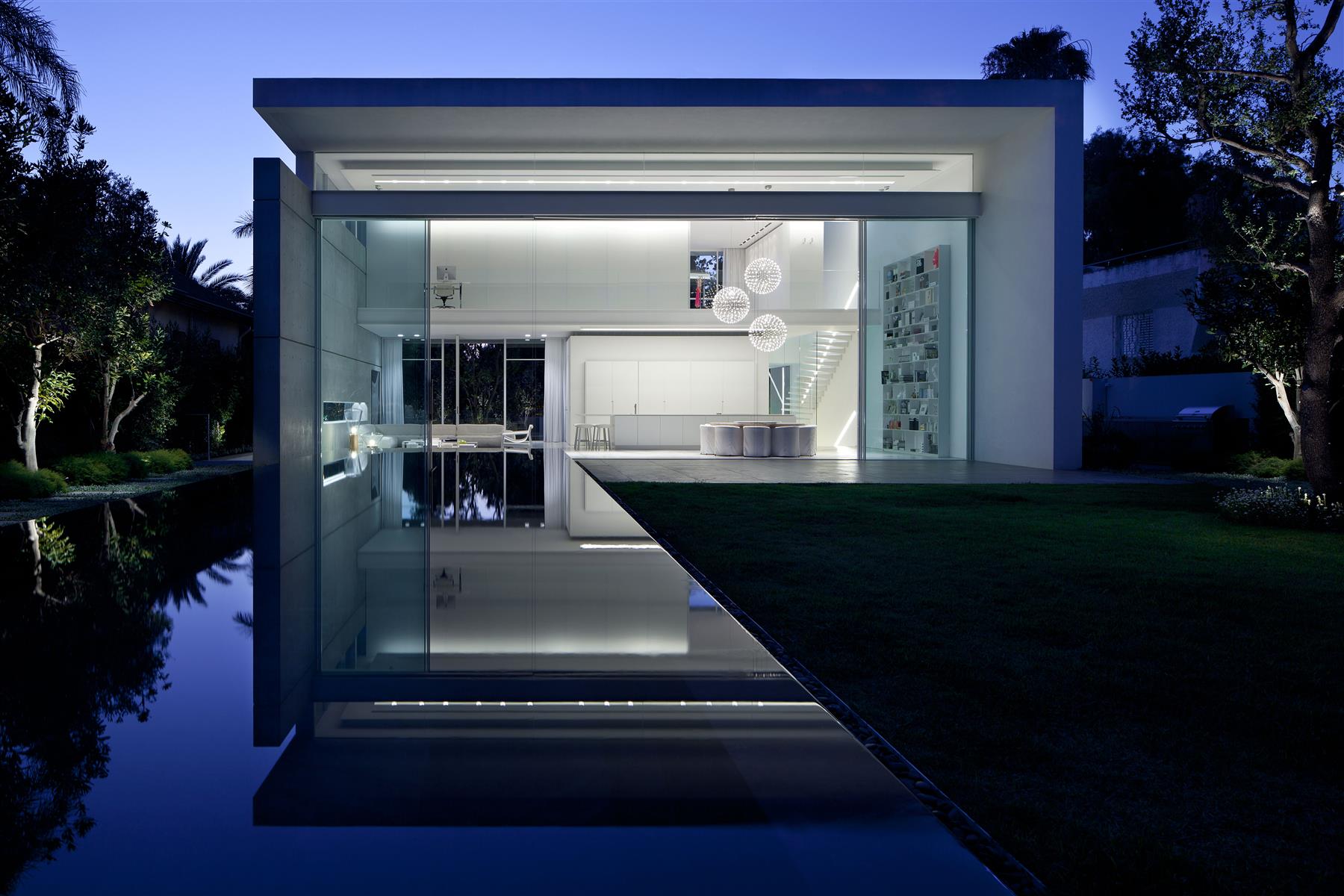 Modern Cube Home with 2 Courtyards | Designs & Ideas on Dornob