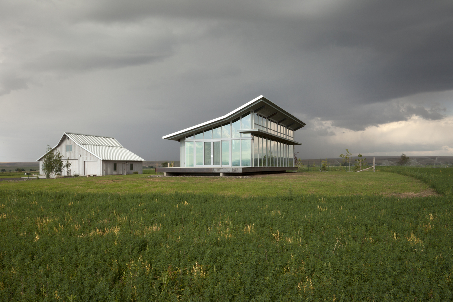Glass Farmhouse: Modern Residence in a Rural Setting | Designs & Ideas ...