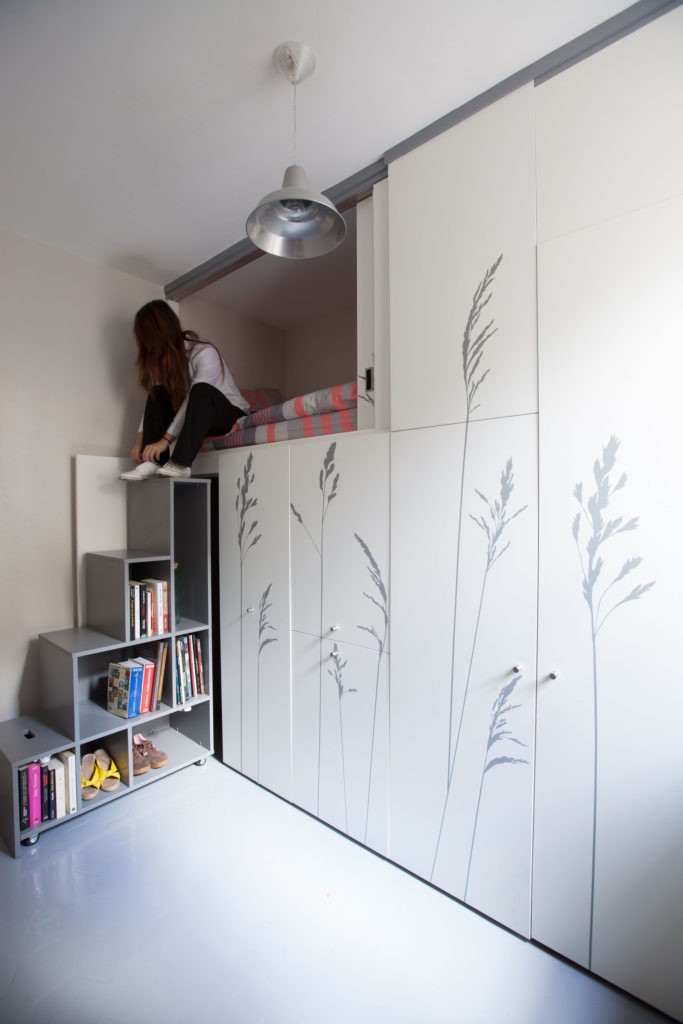 Tiny Maid's Apartment in Paris Transformed with Built-Ins | Designs ...